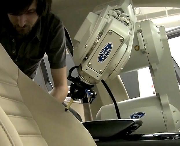 Robota znika przez robota